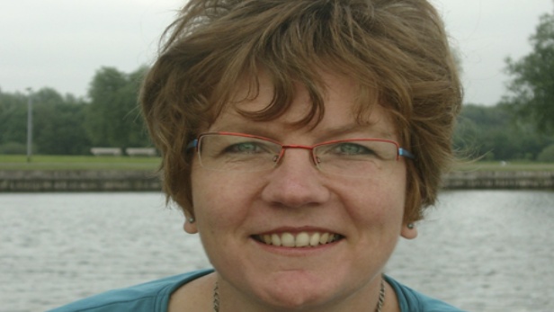 Drentse Kei voor schrijfster Gonneke Huizing - RTV Drenthe