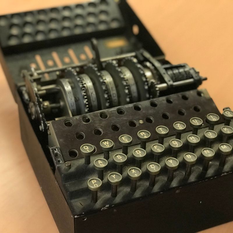 Oorlogsmuseum verrast met zeldzame codeermachine WO II - L1 Nieuws