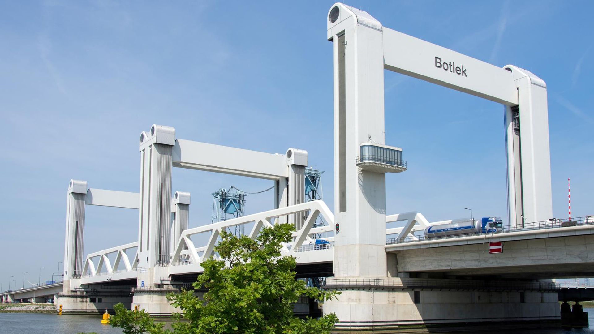Storing Botlekbrug nog niet opgelost, vandaag weer tijdelijk dicht voor ...