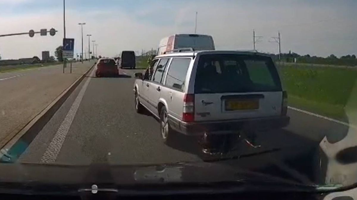 VIDEO | Oost op het asfalt: Volvo-rijder steekt letterlijk én ...