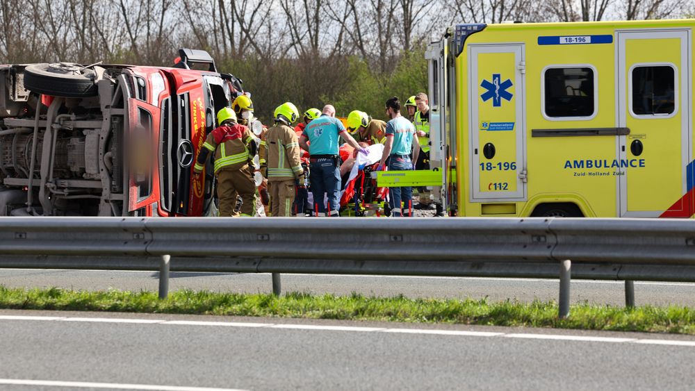Snelweg weer open na herstel van het asfalt na ongeluk met vrachtwagen - Rijnmond