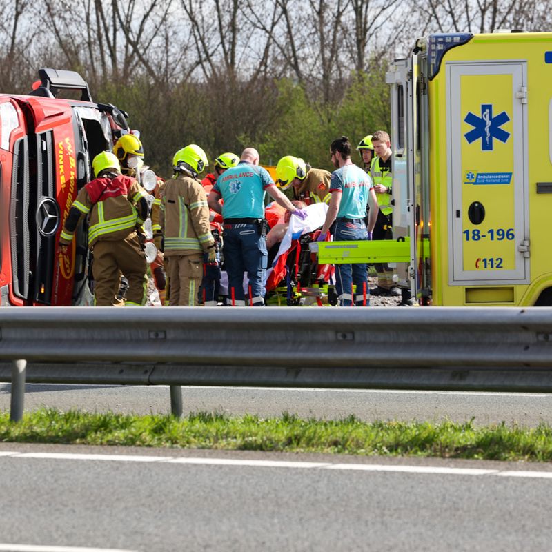 Snelweg weer open na herstel van het asfalt na ongeluk met vrachtwagen - Rijnmond