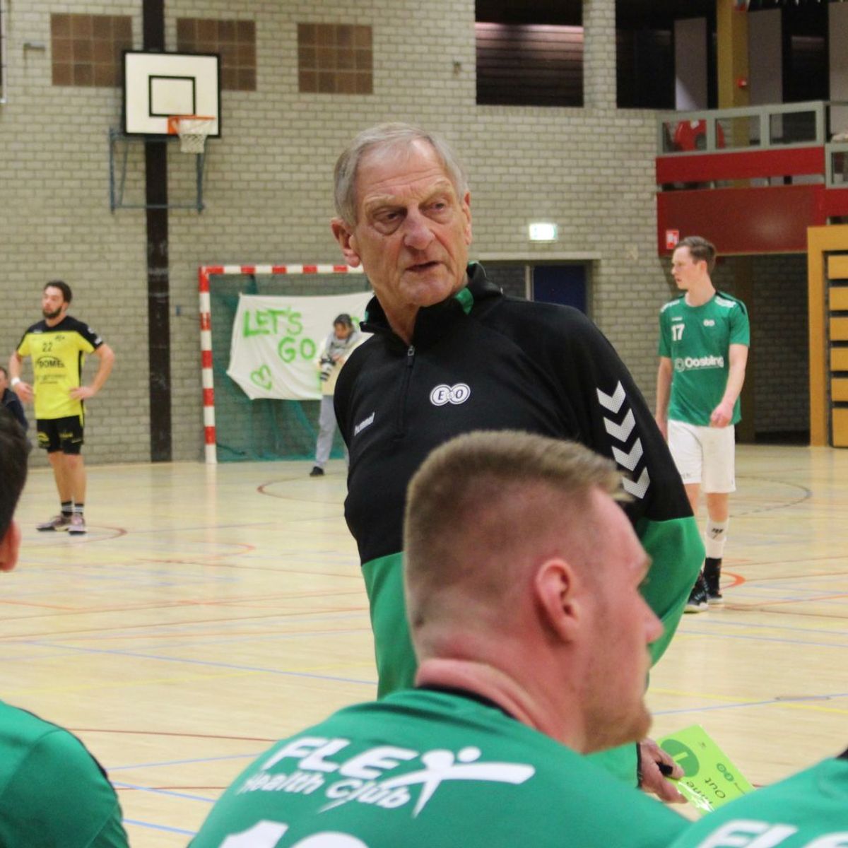 Ook op 75-jarige leeftijd is Harrie Weerman nog altijd heel druk - RTV Drenthe