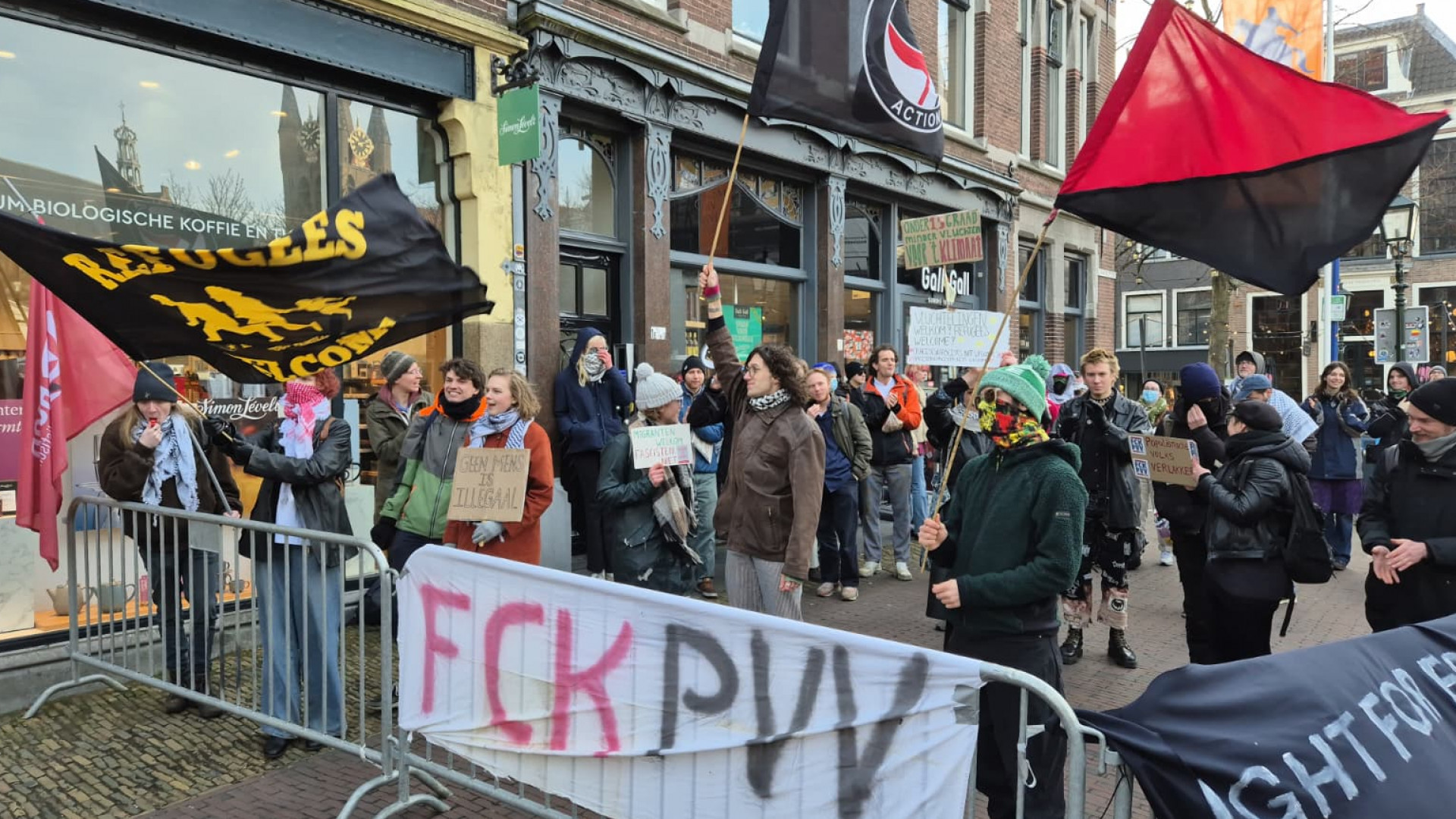 Binnenstad van Delft staat op stelten als Geert Wilders langskomt: 'Dit ...