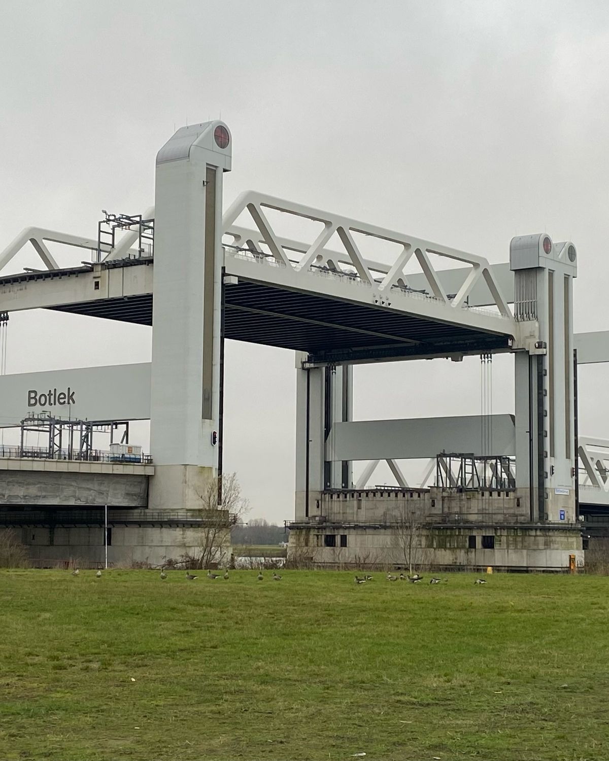 Automobilisten opgelet: Botlekbrug én Spijkenisserbrug deze middag ...