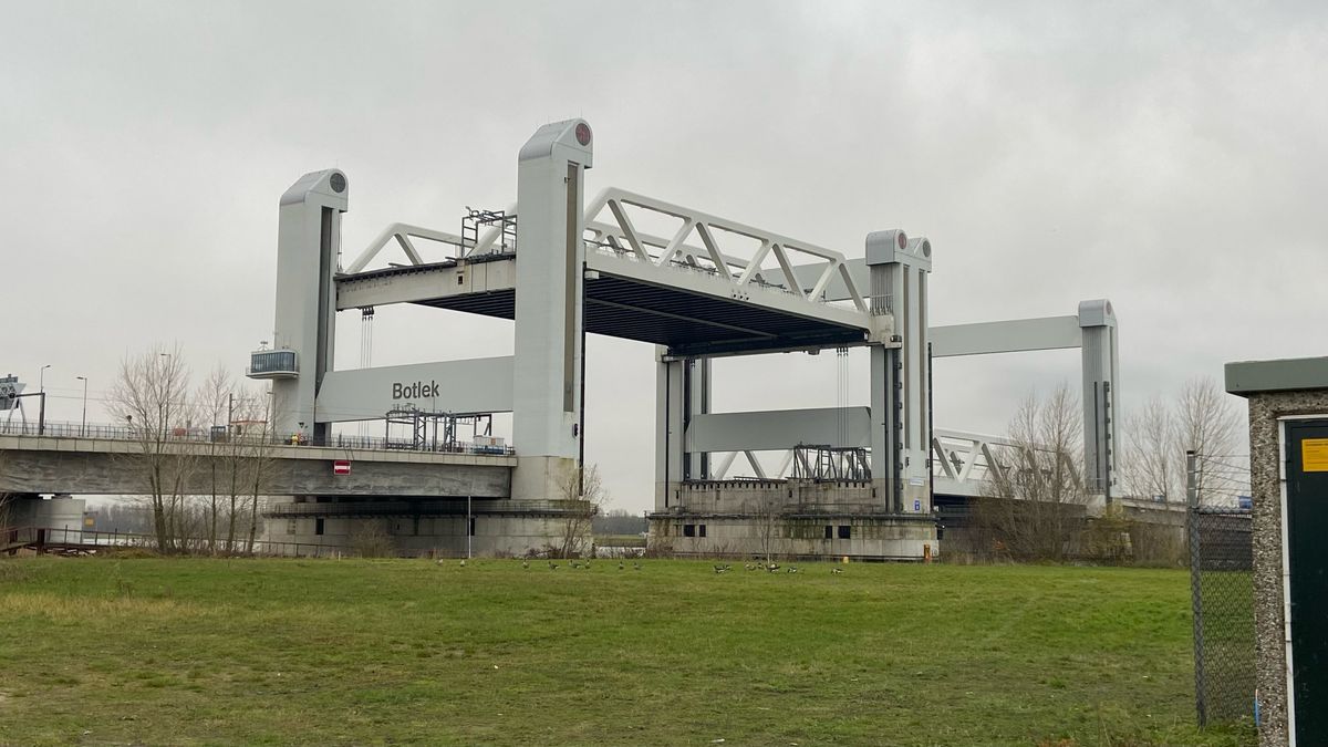 Automobilisten opgelet: Botlekbrug én Spijkenisserbrug deze middag ...