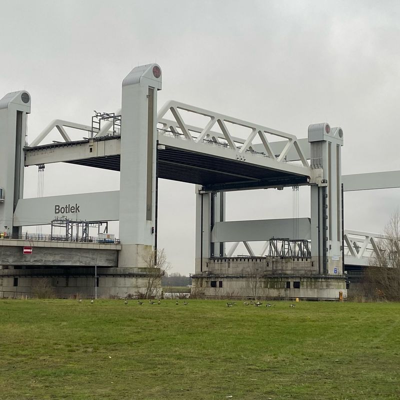 Automobilisten opgelet: Botlekbrug én Spijkenisserbrug deze middag ...