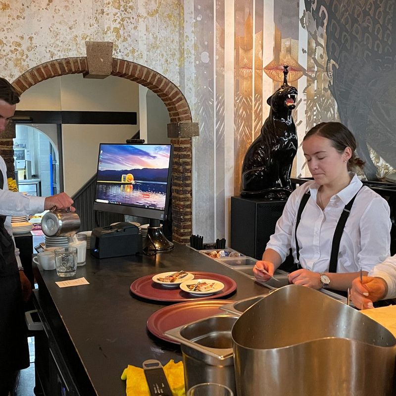 Horeca kampt met flink personeelstekort: 'Alles is nog te onzeker ... Horeca kampt met flink personeelstekort: 'Alles is nog te onzeker ...