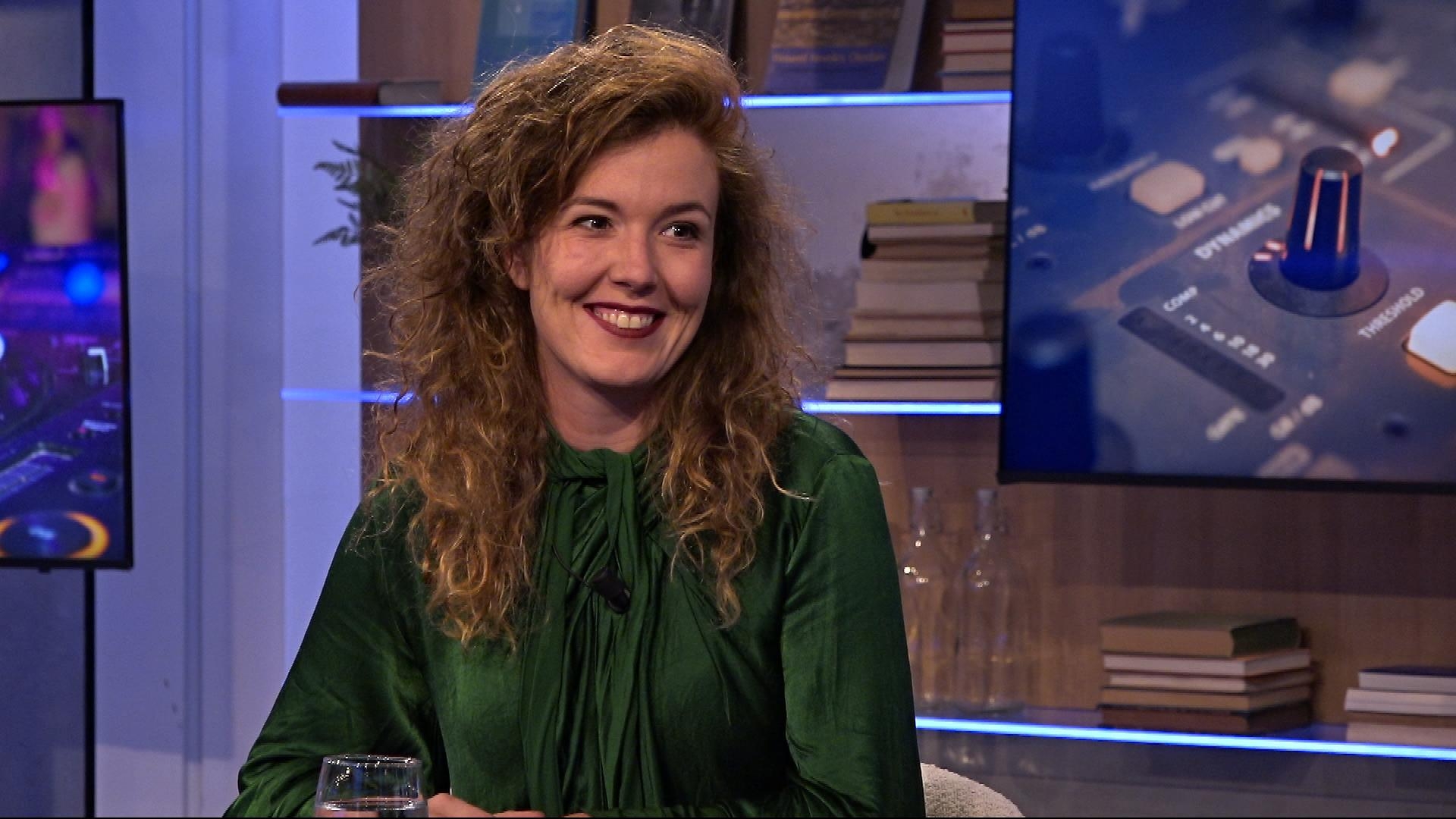 Oud-raadslid Marjet Woldhuis voor even terug in Stad als dj Sisi Carini ...