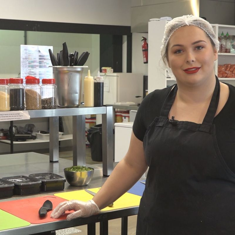 Sushi-afhaalrestaurants booming business, Savannah (24) uit Vroomshoop ...