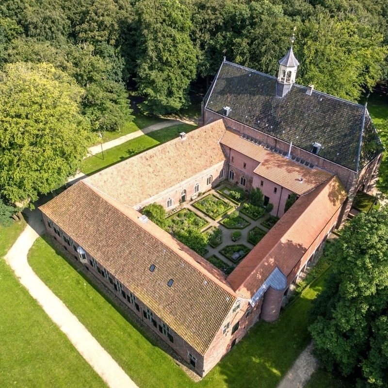 Klooster Ter Apel luidt letterlijk de noodklok vanwege financiële ...