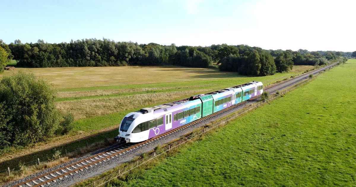 Vertrouwde rood-witte stoptrein Arriva verdwijnt uit beeld - Omroep ...