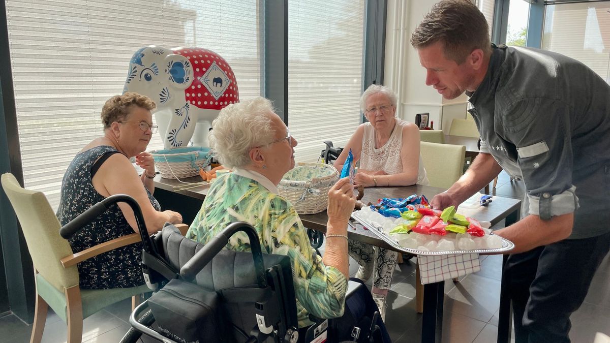 Ouderen extra kwetsbaar bij hitte: 'Gewoon rustig blijven' - RTV Drenthe