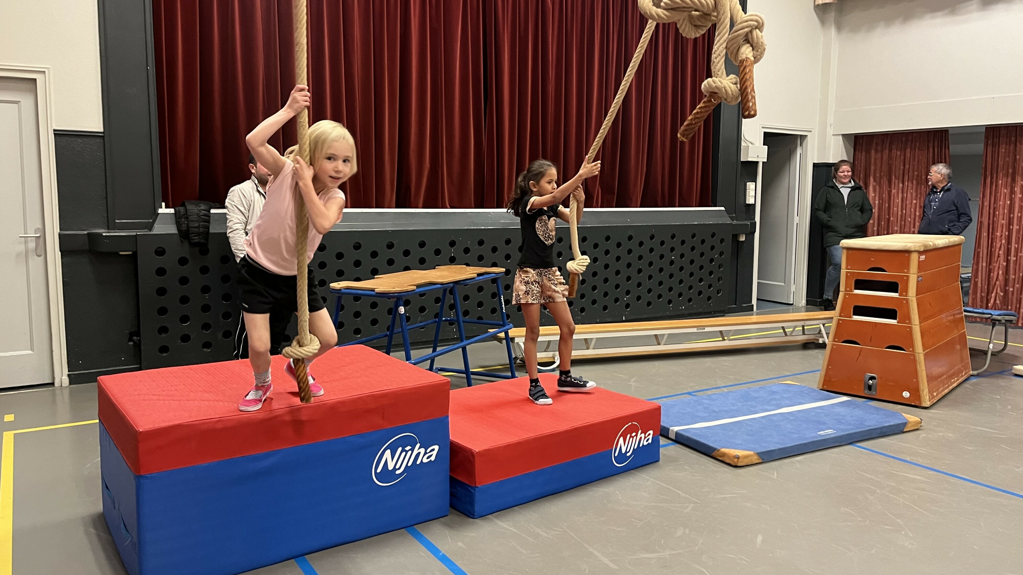 'Hard rennen en geen zware kleren dragen', zo win je volgens Evi en ...