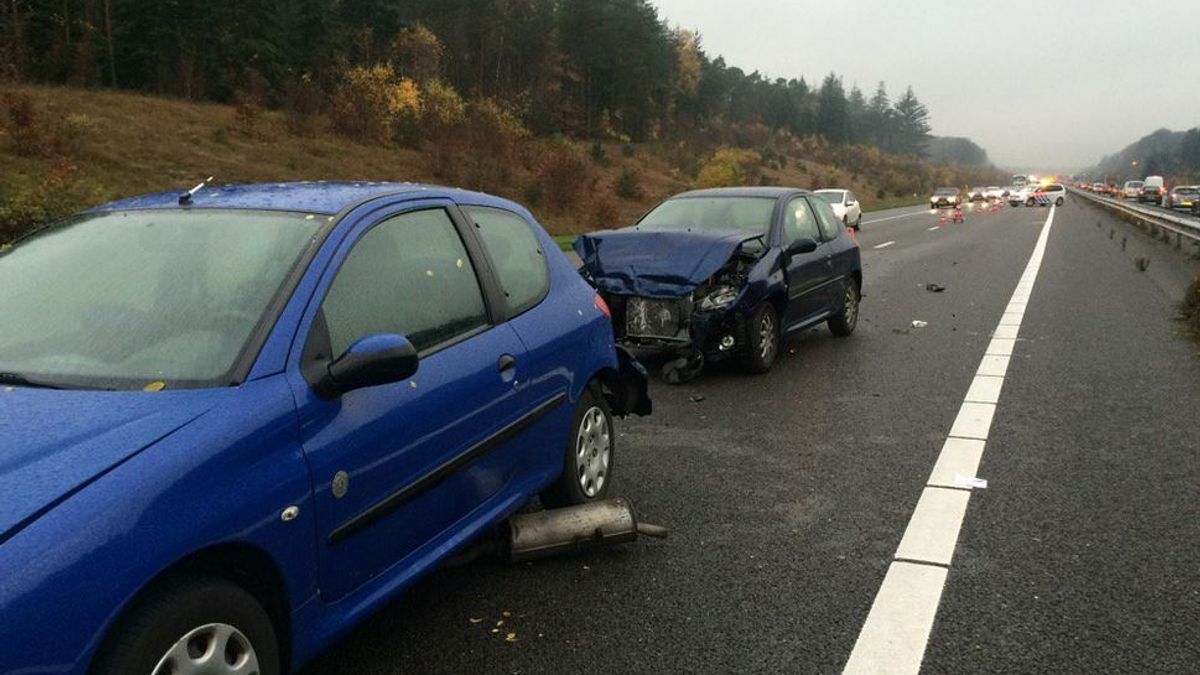 Lange file door ongeluk op A1 bij Hoenderloo - Omroep Gelderland