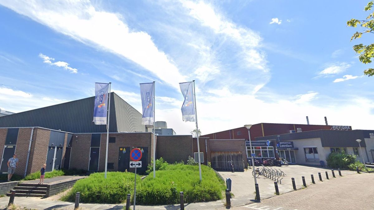 Zwembad Laco Leerdam weer open na werkzaamheden aan plafond - RTV Utrecht