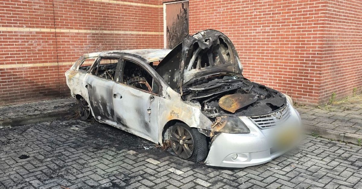 Schade aan sporthal na autobrand - Omroep Gelderland