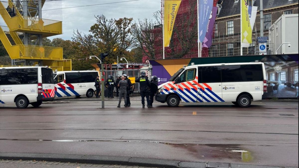 Politie toont nieuwe beelden van verdachten rellen Den Haag - Den Haag FM