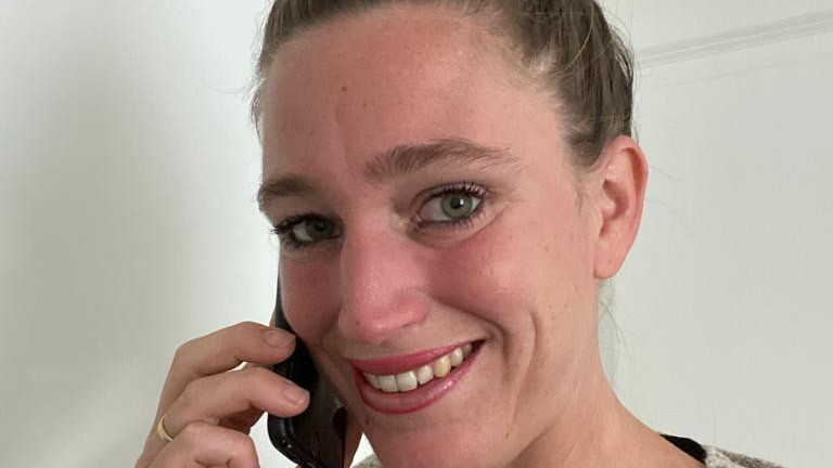 Jedidja werkt bij Emergis: 'Soms was ik negen uur aan het beeldbellen ...