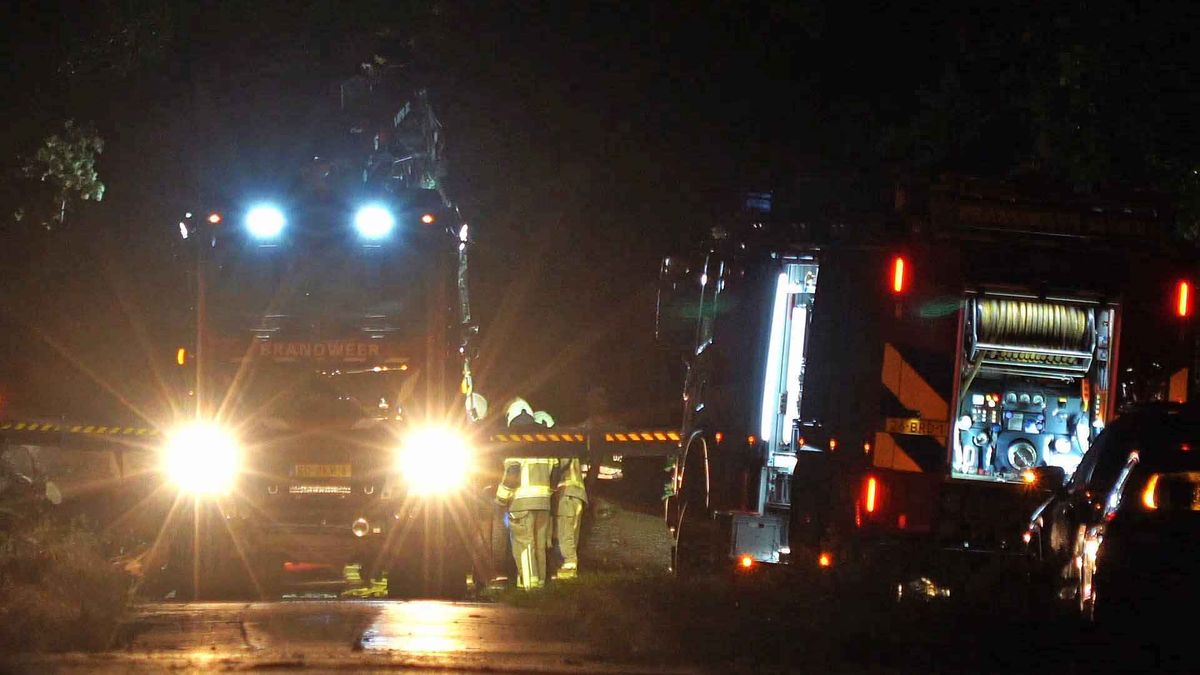 Frou (25) fan De Jouwer omkaam troch needwaar, beam foel op auto ...