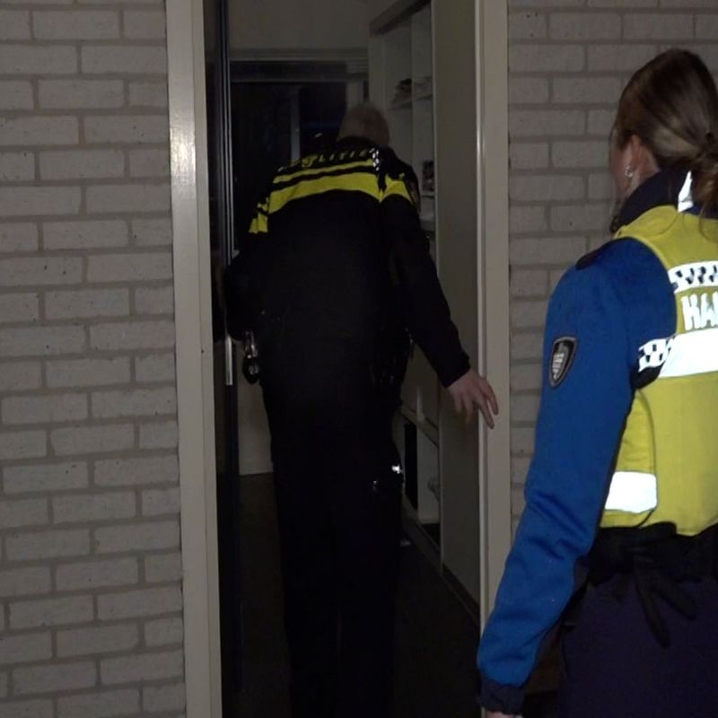 Agenten wandelen zo huizen binnen bij actie in Dinxperlo - Omroep ...