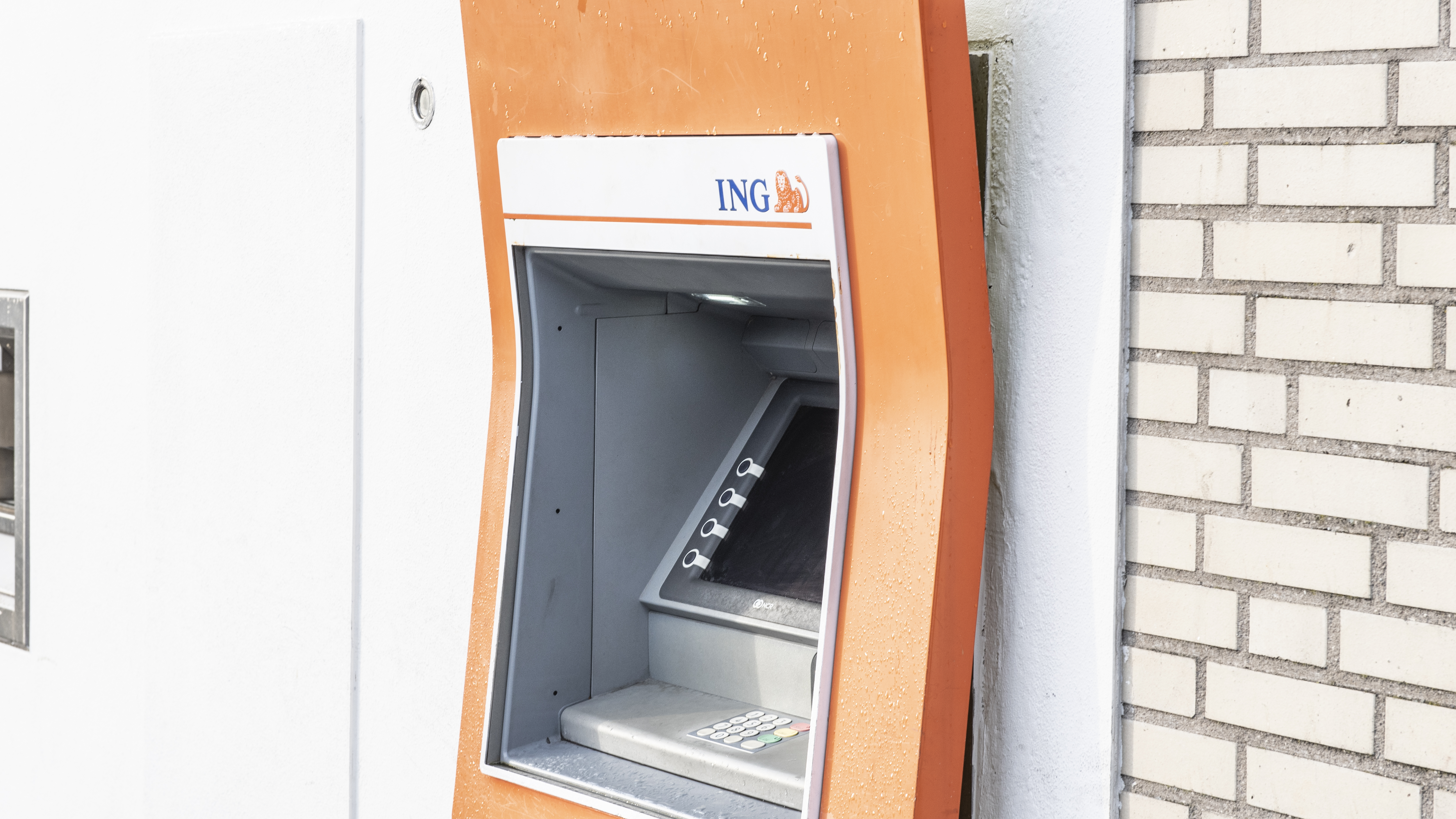 Verslaafd en radeloos: hoe een geldkoerier worstelt met een twaalf jaar ...