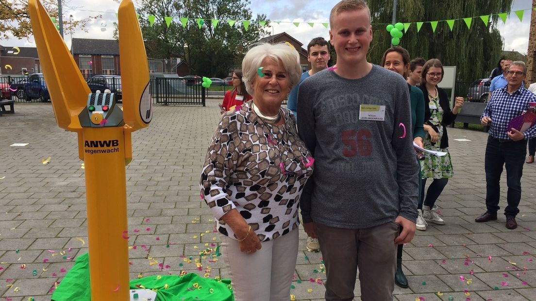 De gele praatpaal voor Goese school is binnen - Omroep Zeeland