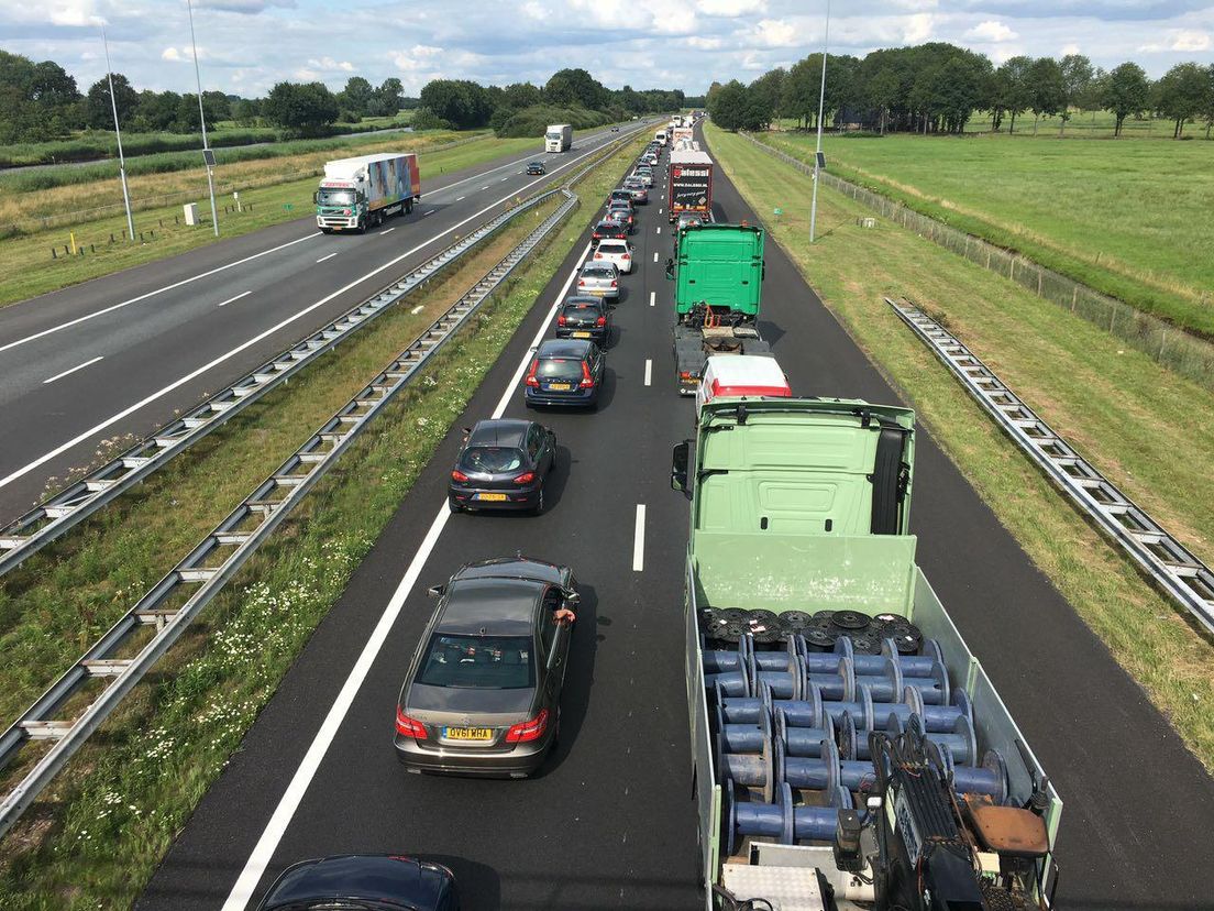 File op A28 door wegafsluiting en ongeluk [update] - RTV Drenthe