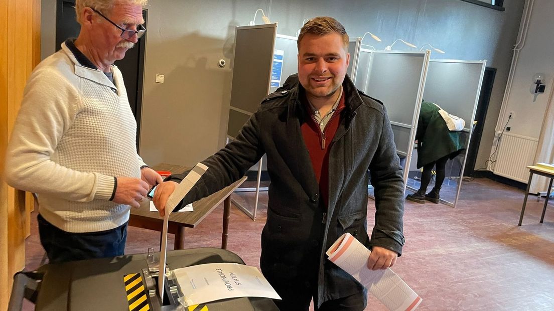 OVERZICHT: In de rij voor het stembureau | Sietske stemt met een ...