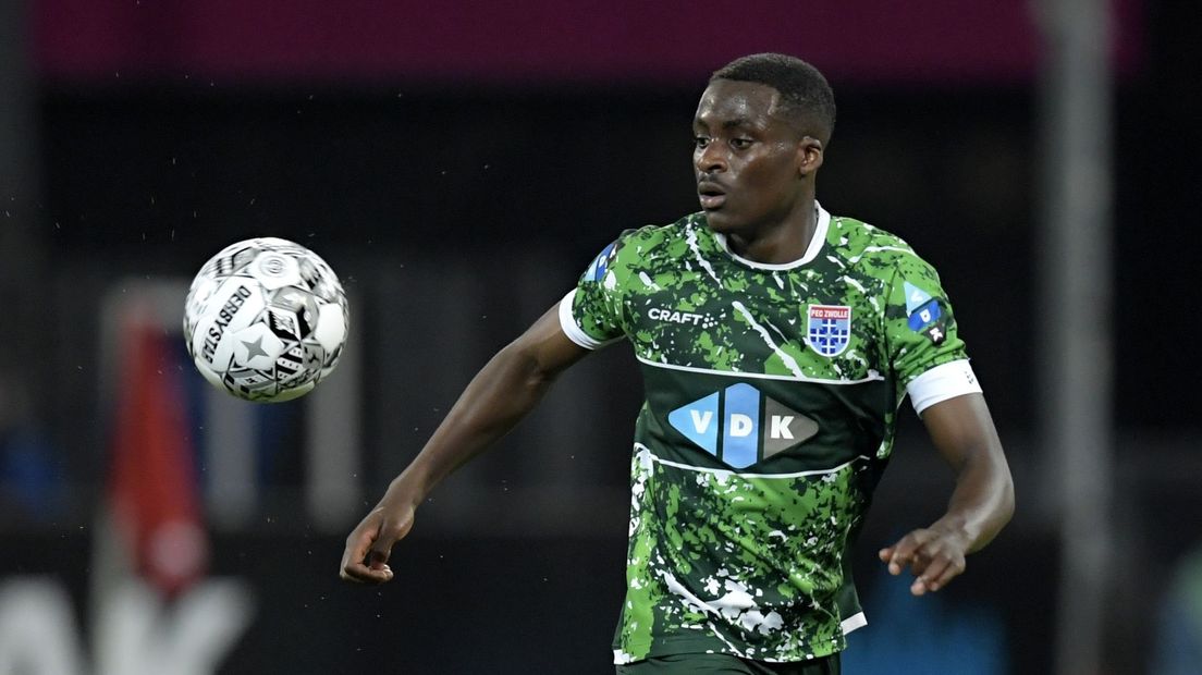 Gyasi en Pabai op proef bij FC Emmen - RTV Drenthe