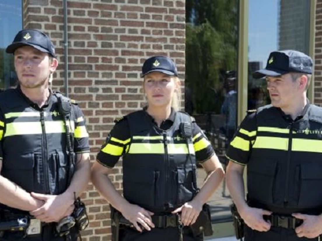 Hoe herken je een echte politieagent? - RTV Drenthe