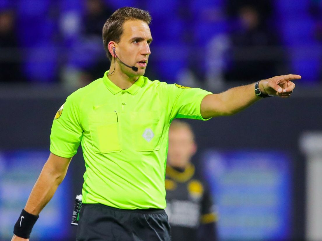 Clay Ruperti maakt internationale promotie als VAR - Rijnmond