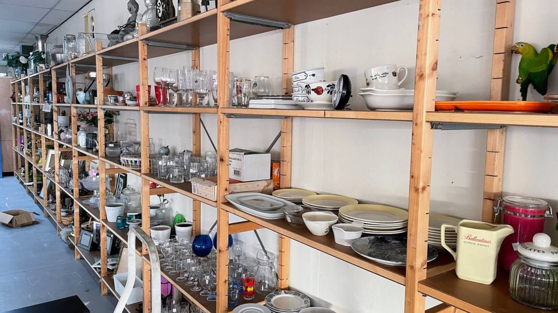 Kringloop Robin Hood opent in Leek: 'We willen mensen helpen met onze winkel' - RTV Noord