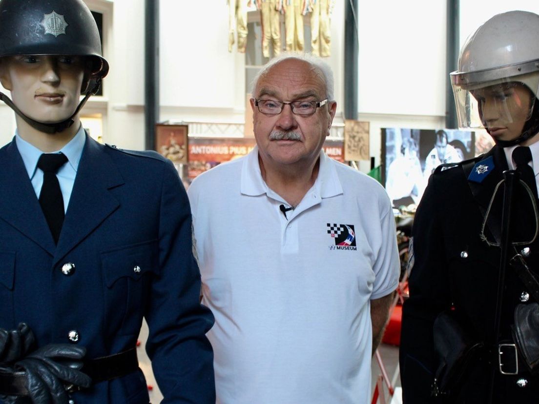 Rellen in de TT Nacht: oud-agent Mulder maakte ze vanuit een etalage ...