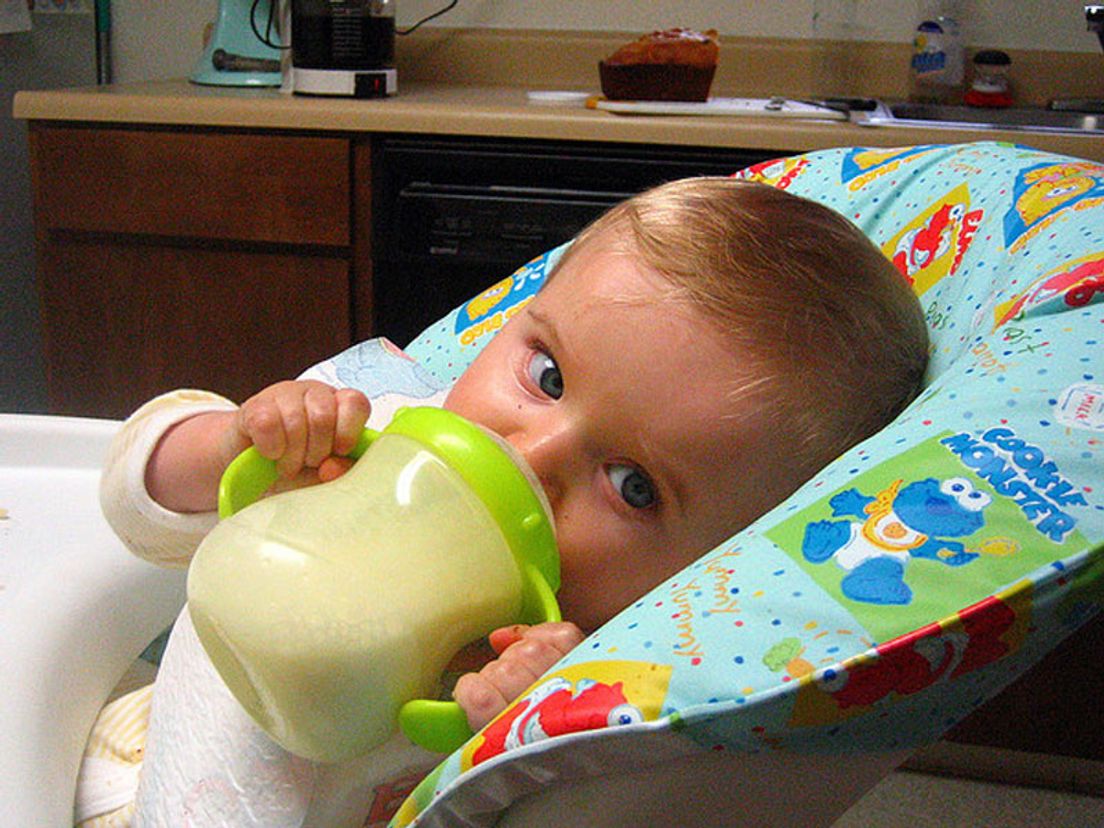 Mag een baby van verschillende donors moedermelk krijgen? - Rijnmond