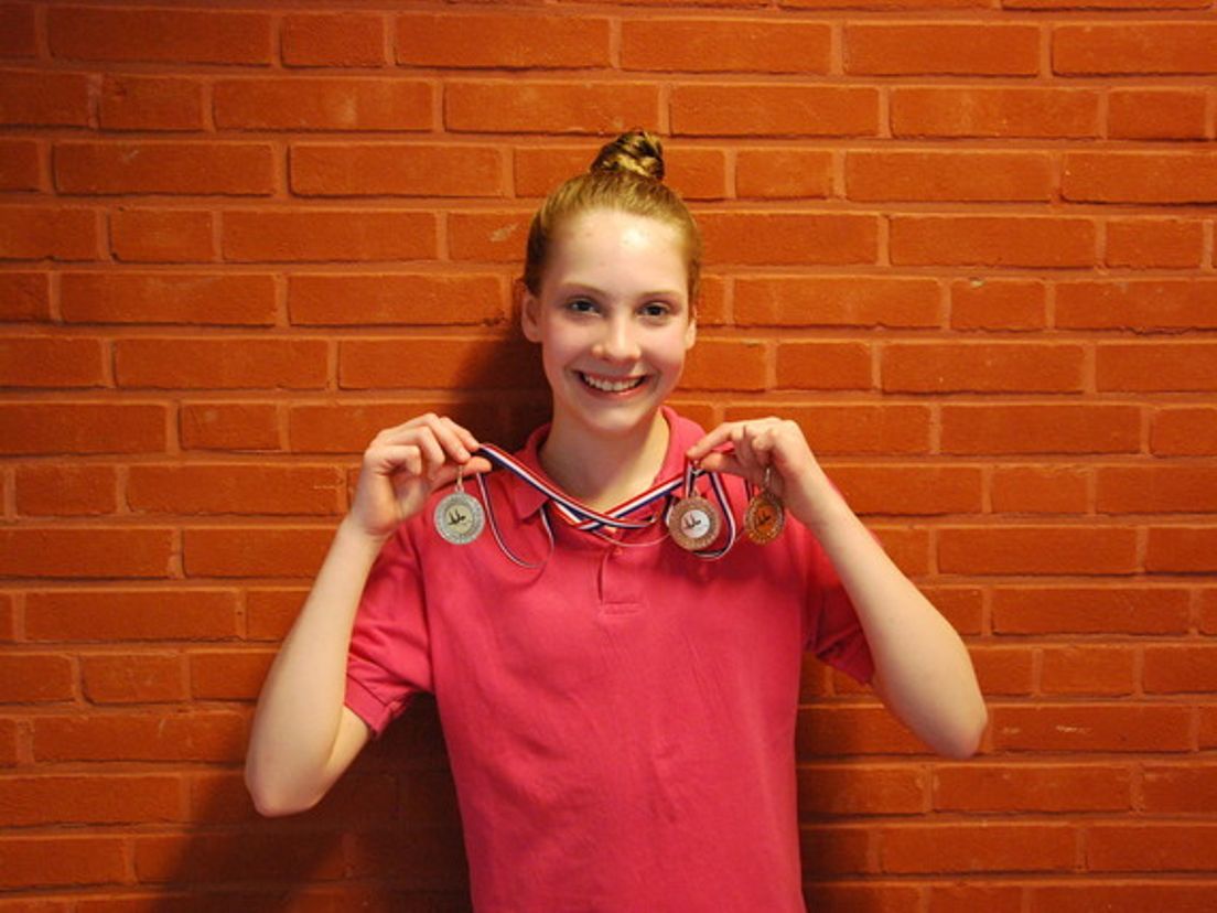 Drie medailles voor synchroonzwemster Anouk Brand - Rijnmond