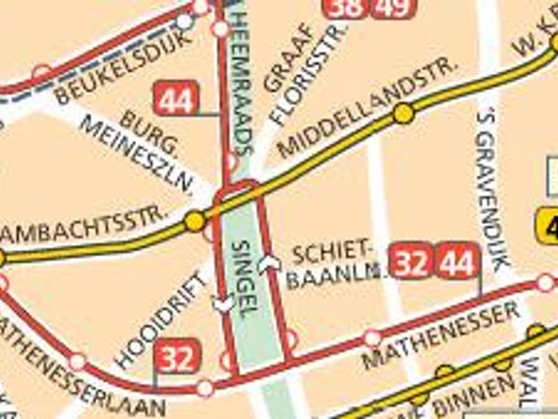 Tram en auto botsen op elkaar - Rijnmond