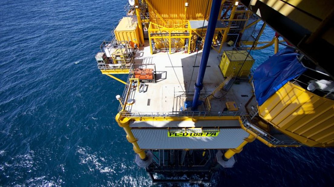 Bedrijf uit Coevorden zet zonnepanelen op boorplatforms in Noordzee ...