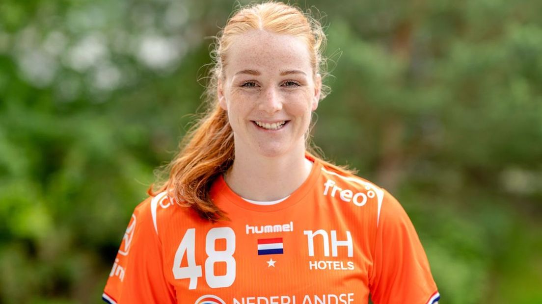 Dione Housheer met handbalvrouwen naar Olympische Spelen - Omroep ...