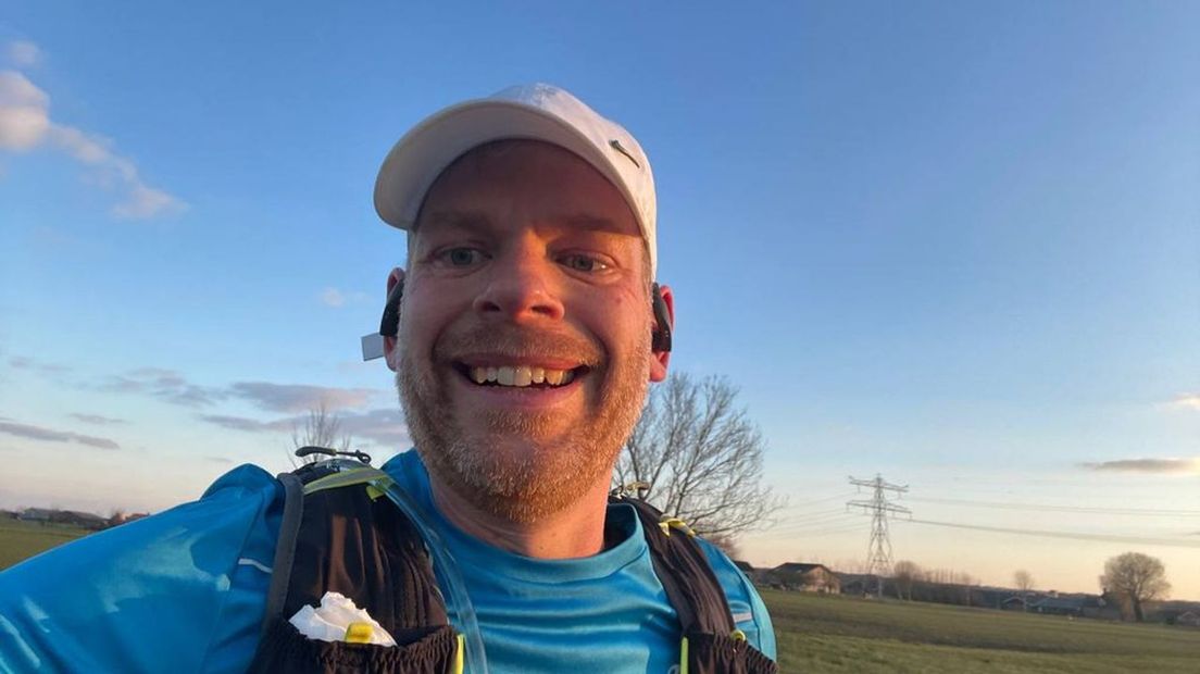 Tim rent 100 kilometer in zijn eentje, tegen eenzaamheid - Omroep Gelderland